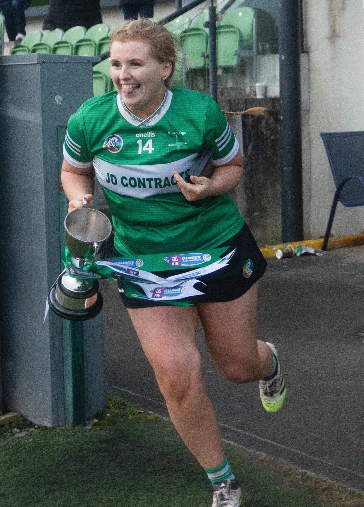 Eve Reilly switches white for blue as she signs for Linfield - Local ...